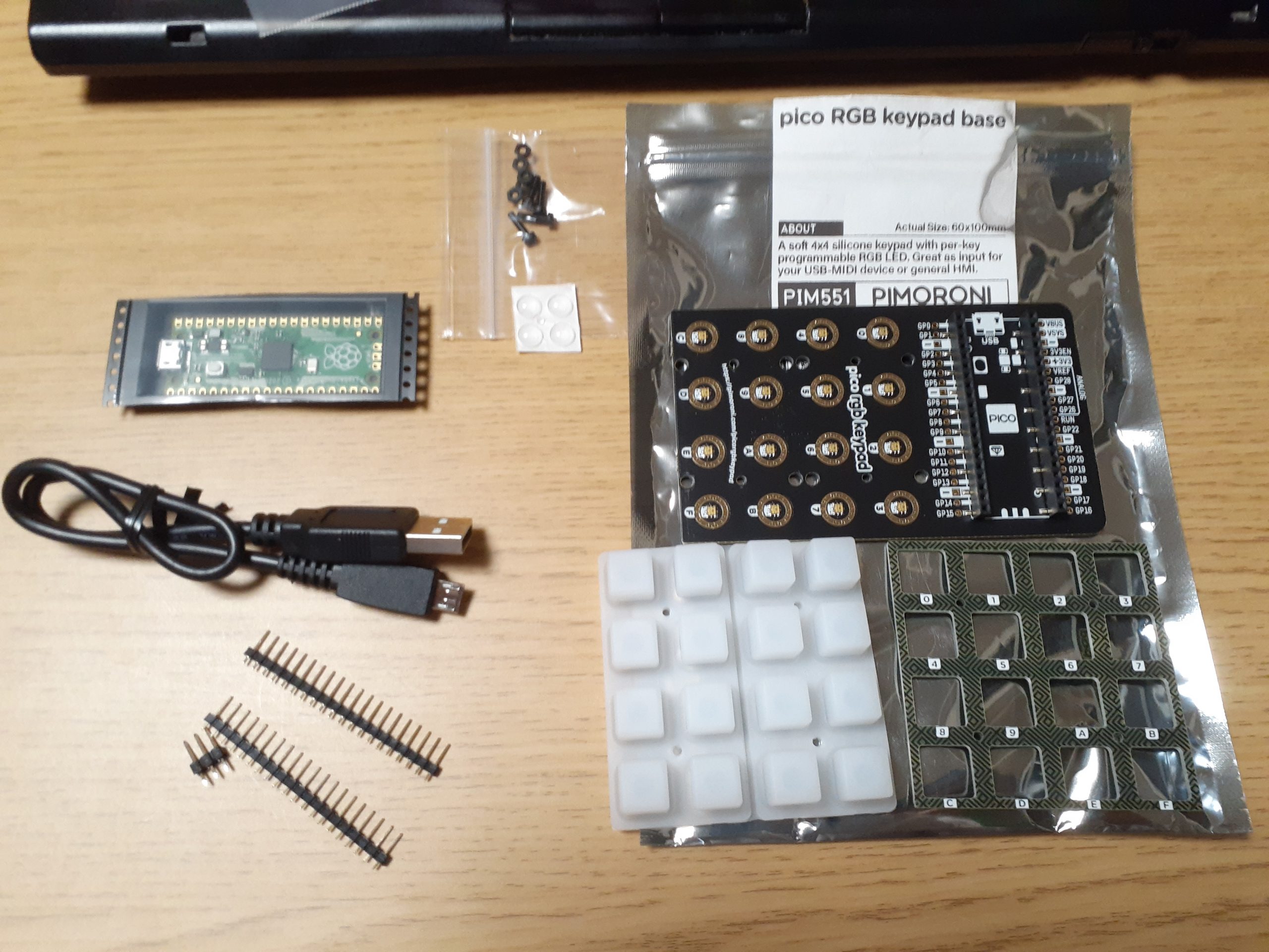 ラズパイPicoとPico RGB Keypad Baseを買った | point of view point