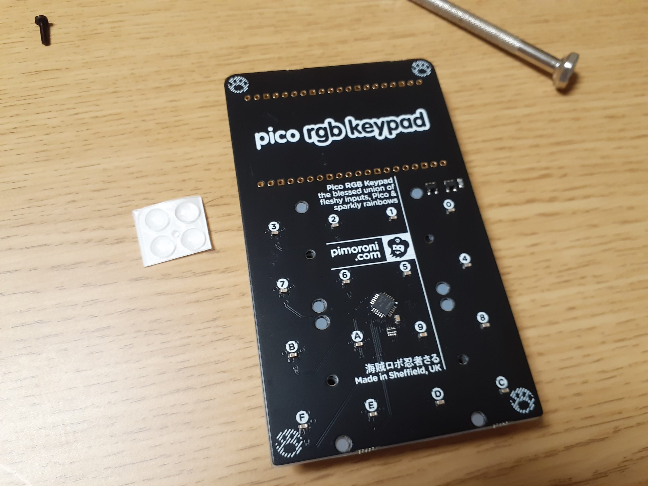 ラズパイPicoとPico RGB Keypad Baseを買った | point of view point